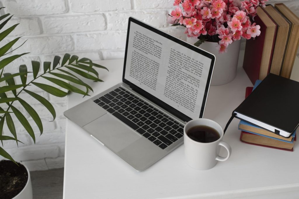 Online Learning vs. Traditional Education: Pros and Cons